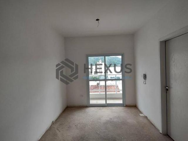 Apartamento com varanda e lazer na Praia da Enseada, Guaruja