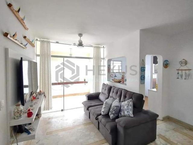 Apartamento com varanda e lazer na Praia da Enseada, Guaruja