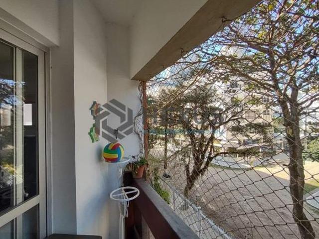Apartamento com varanda e lazer na Praia da Enseada, Guaruja