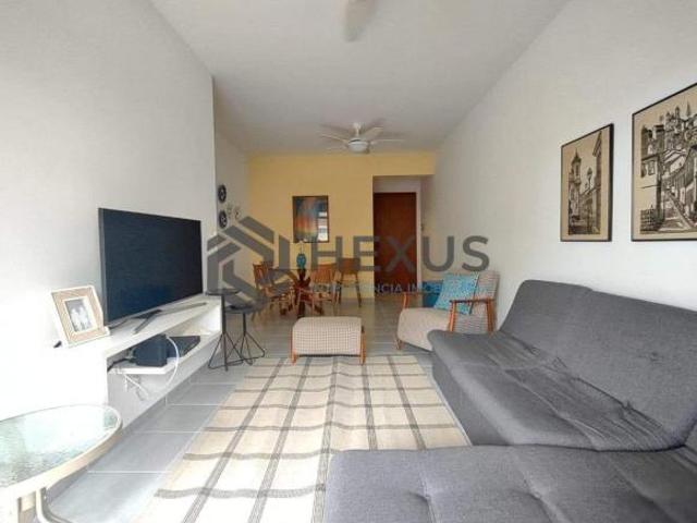 Apartamento com varanda e lazer na Praia da Enseada, Guarujá
