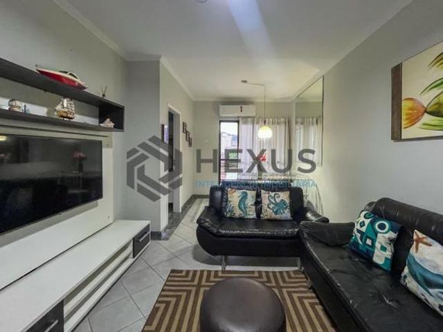 Apartamento com varanda e lazer na Praia da Enseada, Guarujá