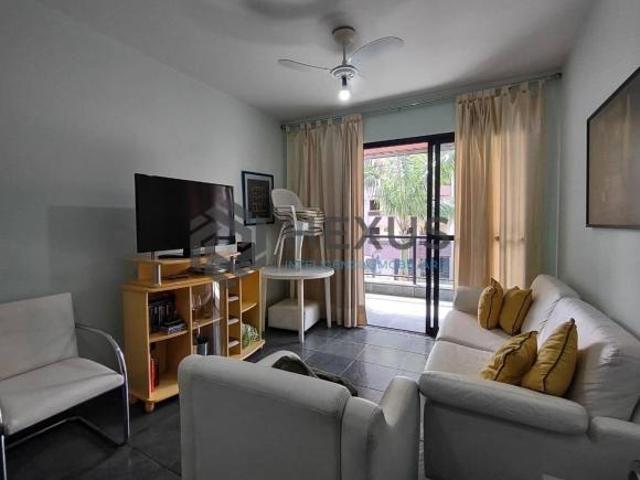 Apartamento com varanda e lazer na Praia da Enseada, Guarujá