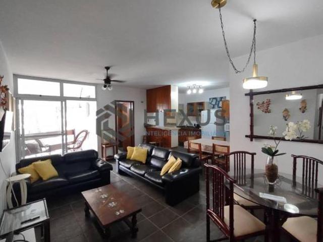 Apartamento com varanda e lazer na Praia da Enseada, Guaruja
