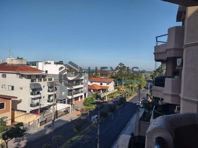 Apartamento com varanda e lazer na Praia da Enseada, Guaruja