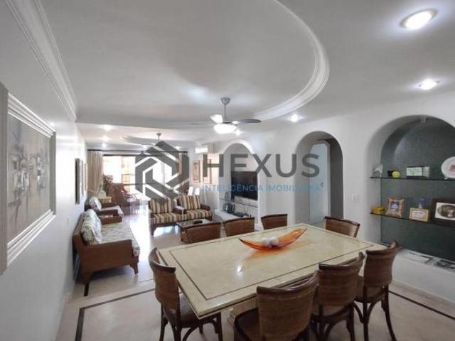 Apartamento com varanda e lazer na Praia da Enseada, Guaruja