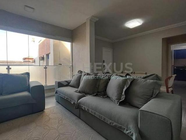 Apartamento com varanda e lazer na Praia da Enseada, Guaruja