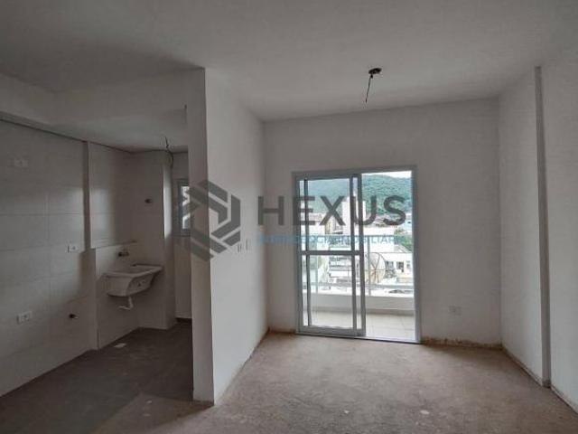 Apartamento com varanda e lazer na Praia da Enseada, Guaruja