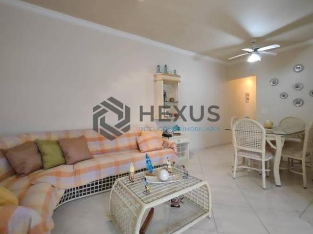Apartamento com varanda e lazer na Praia da Enseada, Guaruja