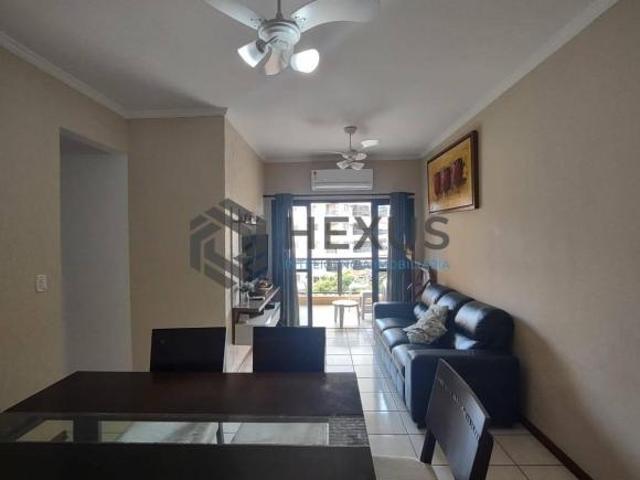 Apartamento com varanda e lazer na Praia da Enseada, Guaruja