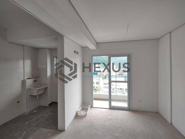 Apartamento com varanda e lazer na Praia da Enseda, Guaruja