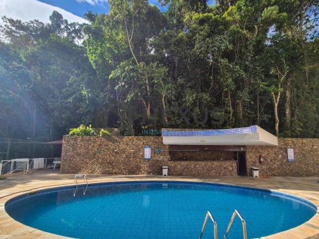 Apartamento com varanda e lazer na Praia das Pitangueiras, Guaruja