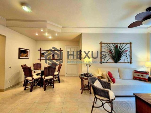 Apartamento com varanda e lazer na Praia das Pitangueiras, Guaruja