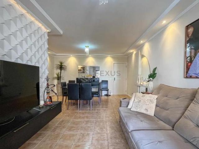 Apartamento com varanda e lazer na Praia das Pitangueiras, Guaruja