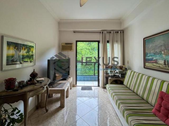 Apartamento com varanda e lazer na Praia das Pitangueiras, Guaruja