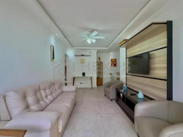 Apartamento com varanda e lazer na Praia das Pitangueiras, Guaruja