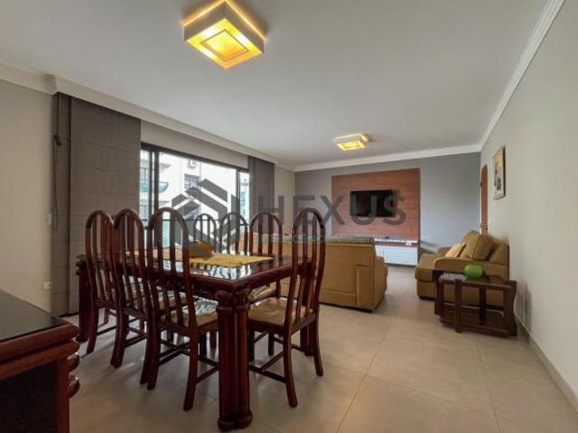 Apartamento com varanda e lazer na Praia das Pitangueiras, Guaruja