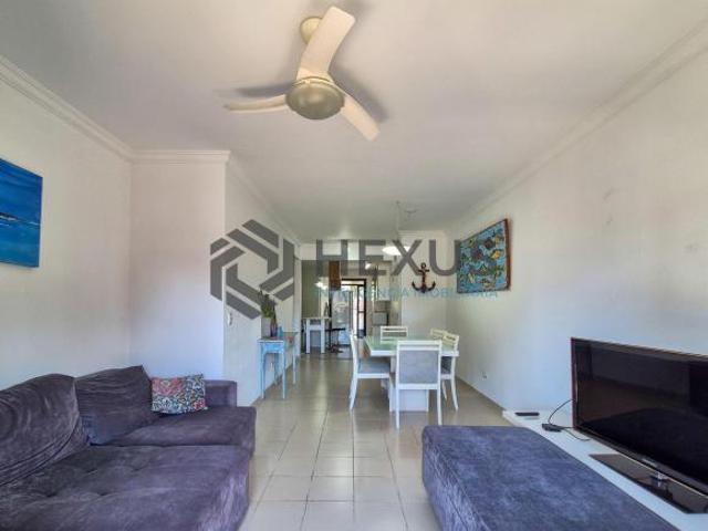 Apartamento com varanda e lazer na Praia das Pitangueiras, Guaruja