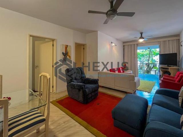 Apartamento com varanda e lazer na região do Aquário na Praia da Enseada, Guaruj