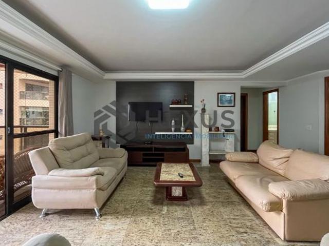 Apartamento com varanda e lazer nas Pitangueiras, Guarujá
