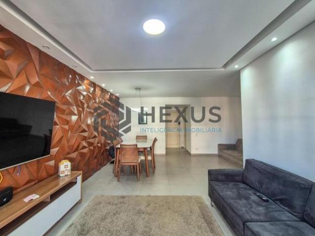Apartamento com varanda e lazer nas Pitangueiras, Guarujá