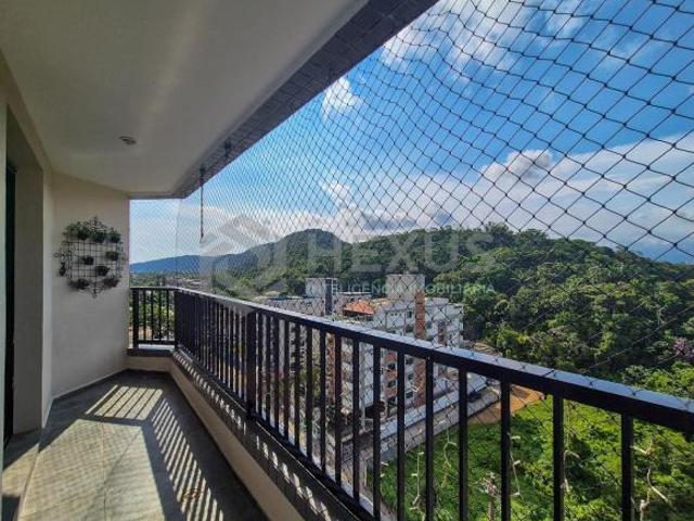Apartamento com varanda e lazer no Tombo, Guarujá