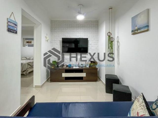 Apartamento com varanda e lazer a 1 quadra da praia nas Pitangueiras, Guarujá