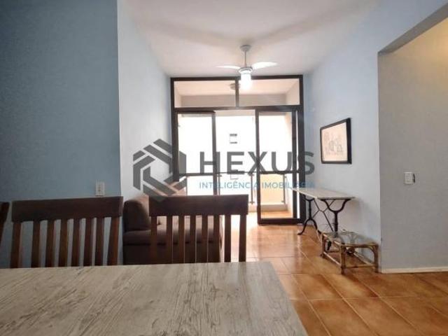 Apartamento com varanda e lazer a 200 metros da Praia da Enseada, Guarujá