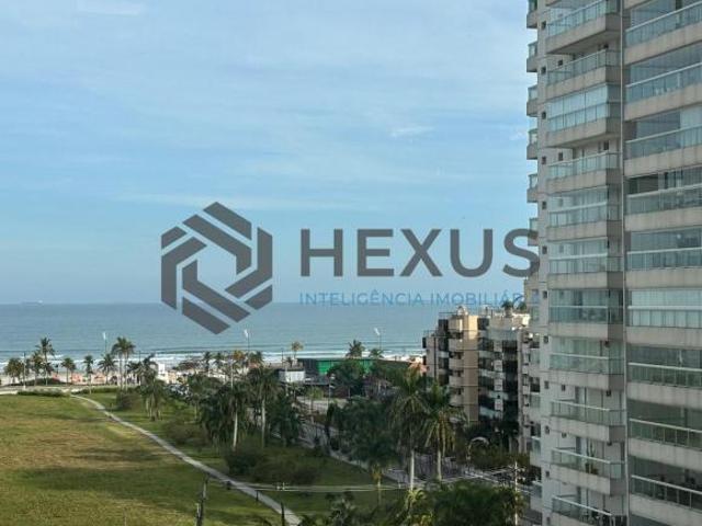 Apartamento com varanda e lazer a 200m da praia nas Pitangueiras, Guarujá