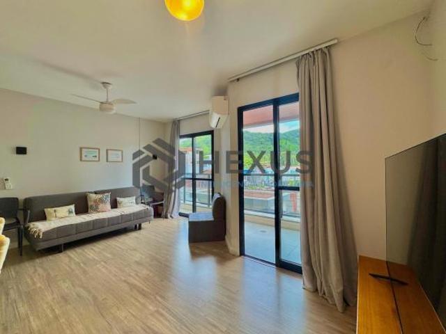Apartamento com varanda e lazer a 2 quadras da Praia do Tombo, Guarujá