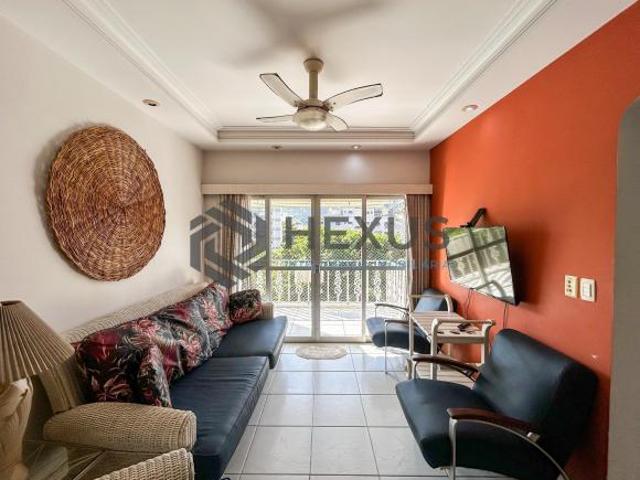 Apartamento com varanda e lazer a 400m da praia na Enseada, Guarujá