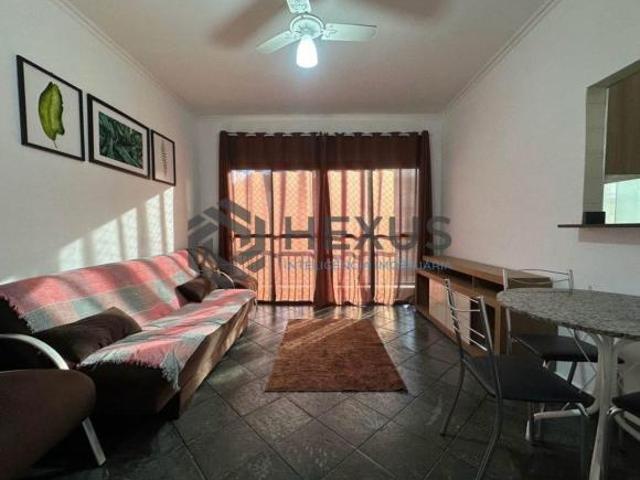 Apartamento com varanda e lazer a 500m da praia na Enseada, Guarujá