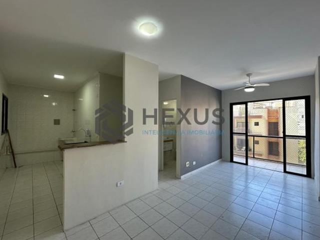 Apartamento com varanda e lazer a 500m da praia na Enseada, Guarujá