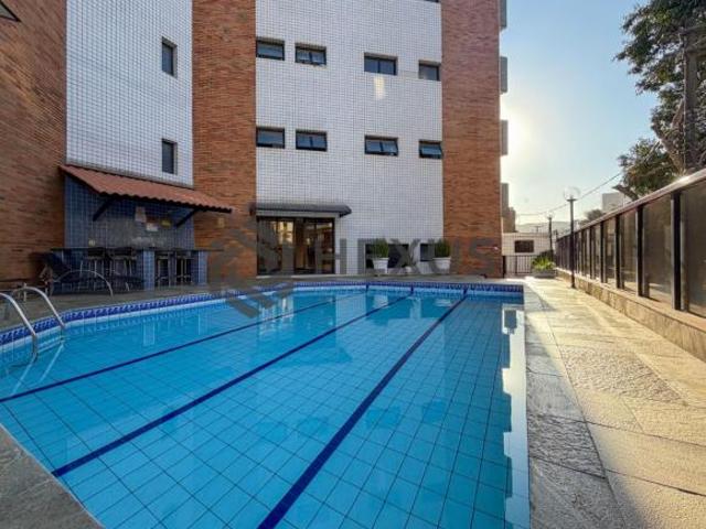 Apartamento com varanda e lazer a 500m da praia na Enseada, Guarujá