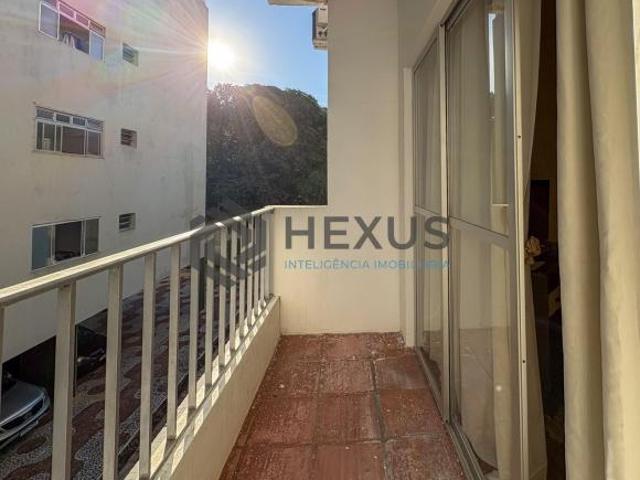 Apartamento com varanda e lazer a 700m da praia na Enseada, Guarujá