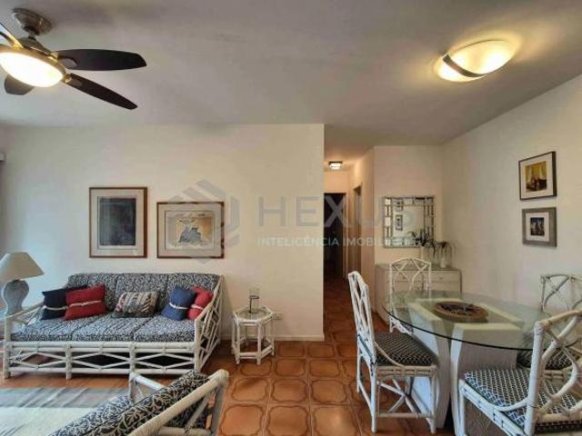 Apartamento com varanda e lazer a duas quadras da Praia das Pitangueiras, Guaruja