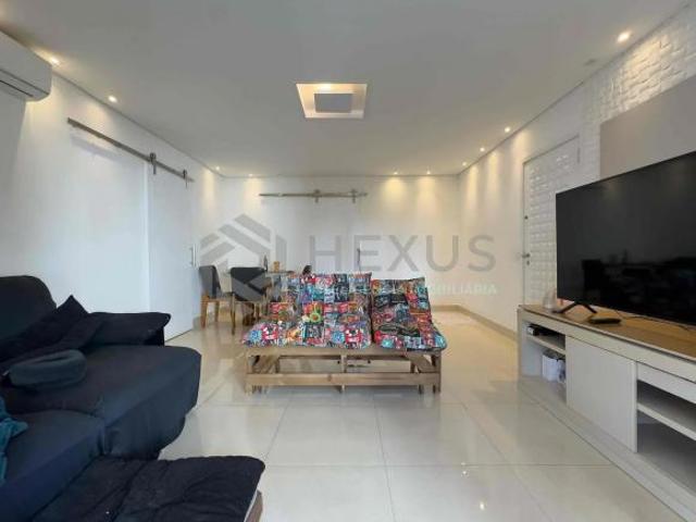 Apartamento com varanda e lazer a duas quadras da Praia das Pitangueiras, Guaruja