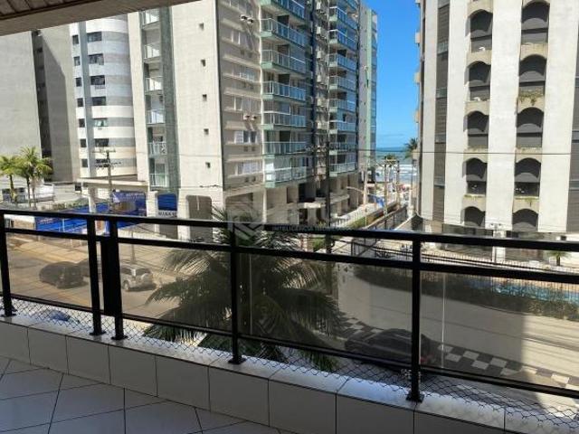 Apartamento com varanda e lazer a uma quadra da Praia das Asturias, Guaruja