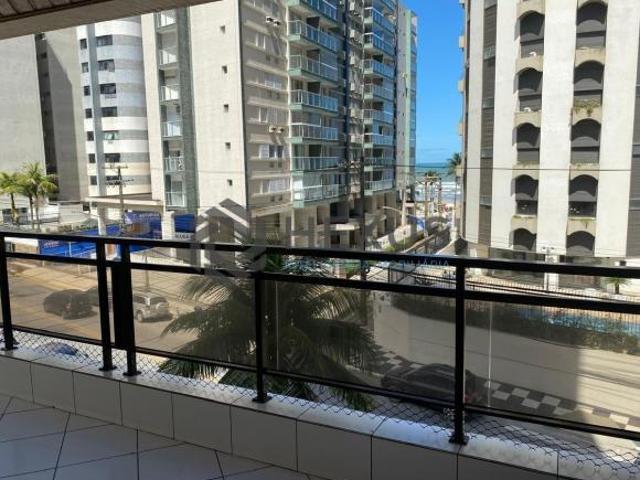 Apartamento com varanda e lazer a uma quadra da Praia das Asturias, Guaruja