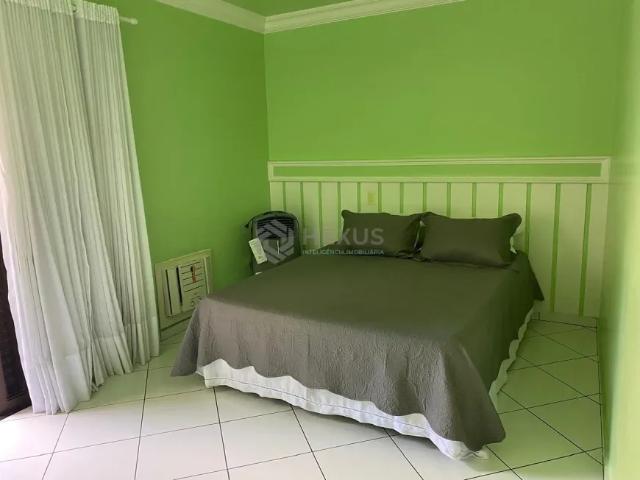 Apartamento com varanda e lazer a uma quadra da Praia das Asturias, Guaruja