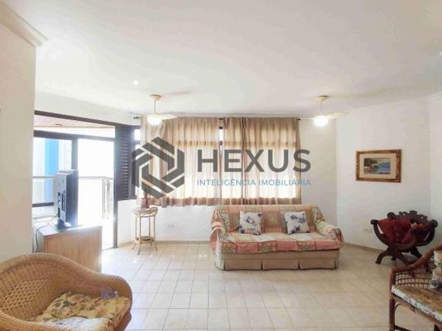 Apartamento com varanda e lazer a uma quadra da Praia das Asturias, Guaruja