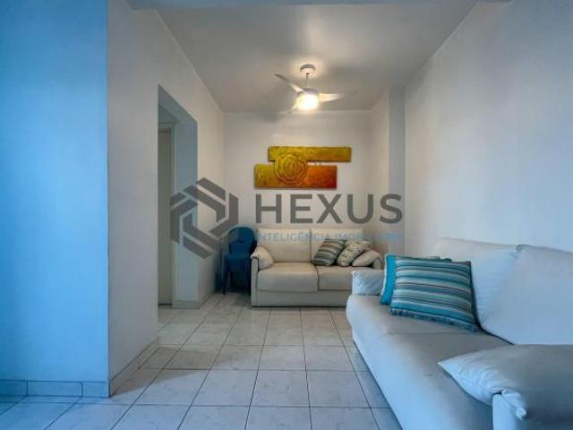 Apartamento com varanda e lazer a uma quadra da Praia das Pitangueiras, Guaruja