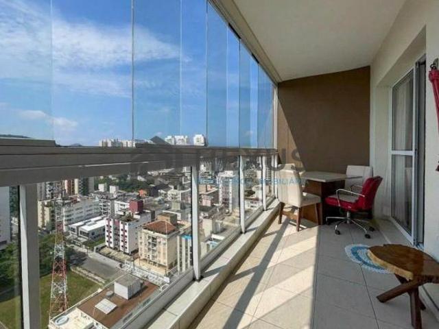 Apartamento com varanda e lazer de clube na Praia das Asturias, Guaruja