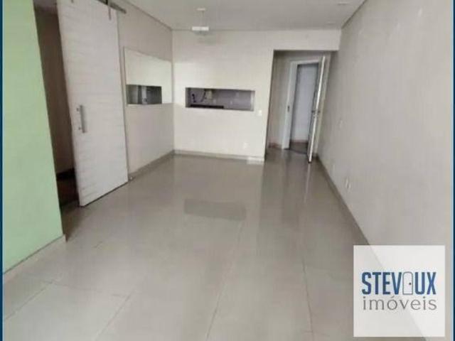 Apartamento com varanda e lazer em rua tranquila