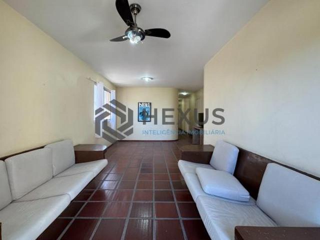 Apartamento com varanda e vista mar a uma quadra da Praia das Pitangueiras, Guar