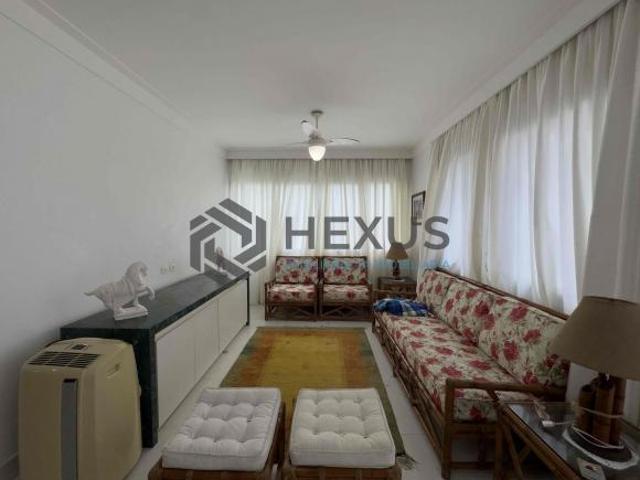 Apartamento com varanda e vista mar na beira mar da Praia das Pitangueiras, Guar