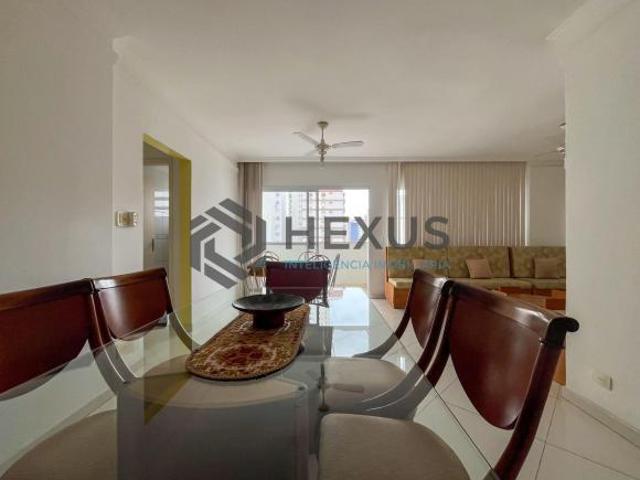 Apartamento com varanda e vista mar na beira mar da Praia das Pitangueiras, Guar