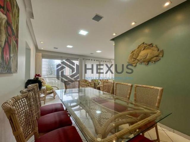 Apartamento com varanda e vista mar na beira mar da Praia das Pitangueiras, Guar