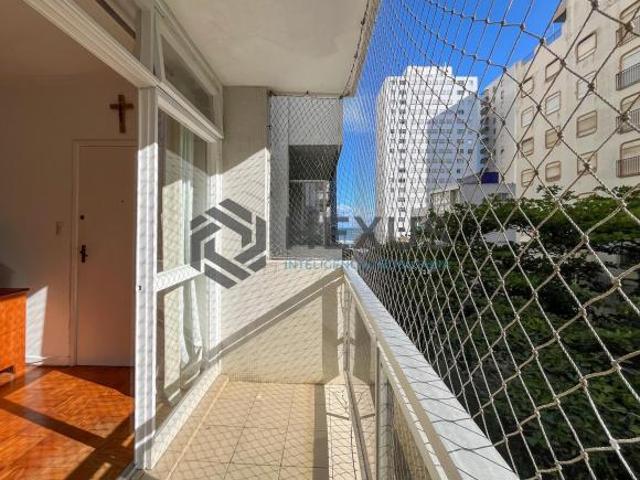 Apartamento com varanda e vista mar na beira mar da Praia das Pitangueiras, Guar