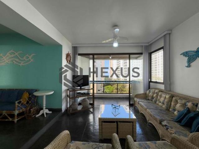 Apartamento com varanda e vista mar na Praia das Pitangueiras 3 Quartos 1 suí