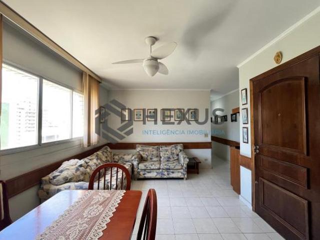 Apartamento com varanda e vista mar na quadra mar da Praia das Pitangueiras à ve